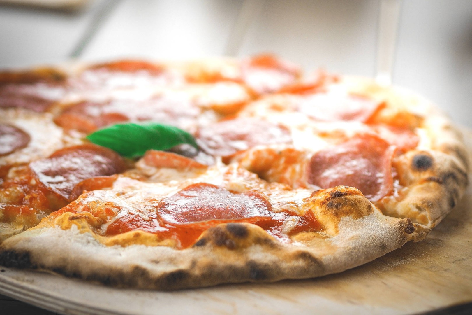 Poznaj różne rodzaje pizzy w kuchni włoskiej